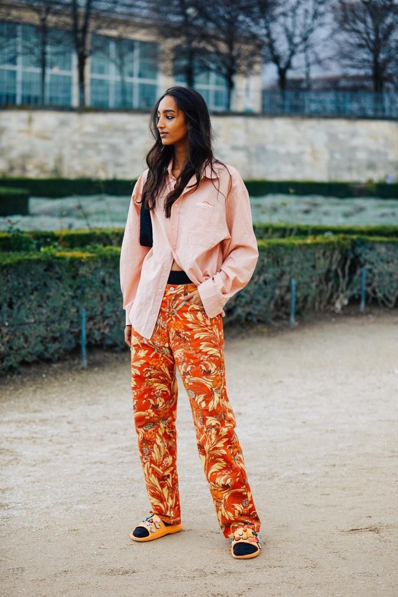 Tampil manis dengan pakaian warna baby pink