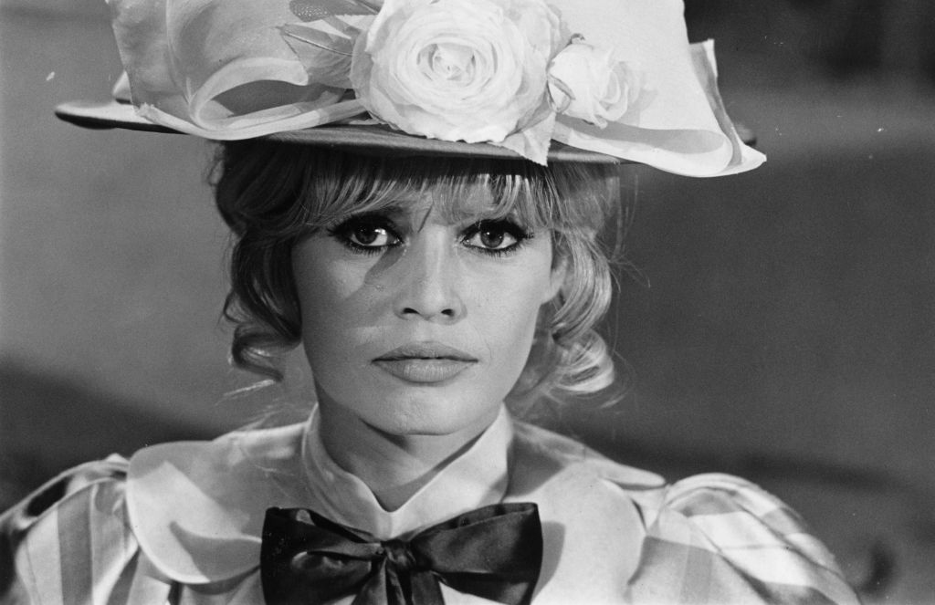 Claudia Schiffer rinde homenaje a Brigitte Bardot con un emotivo y ...