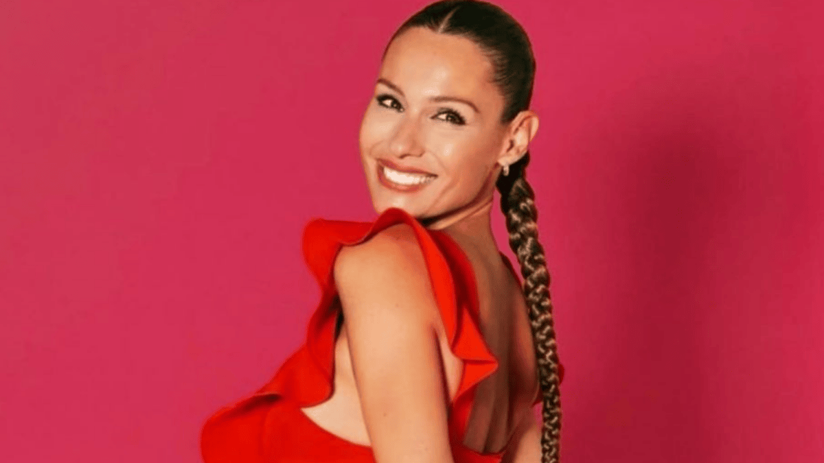 Broderie, familia y un pequeño susto: El verano imparable de Pampita en ...