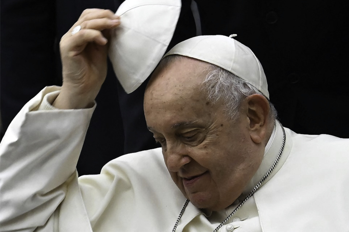Hospitalized Pope Francis writes letter to well-wishers amid ongoing ...