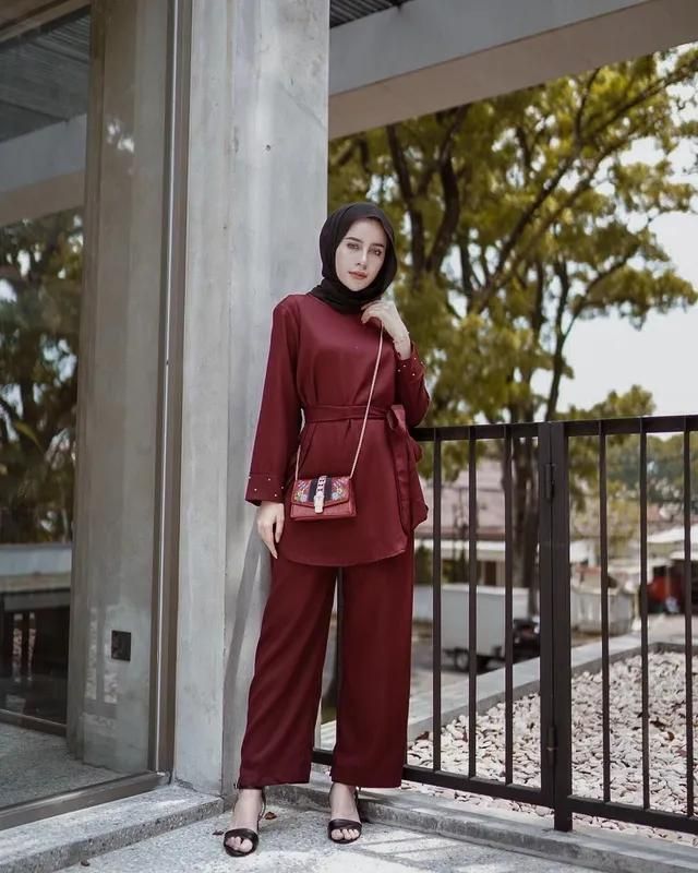 16 warna jilbab untuk baju warna maroon, elegan dan classy