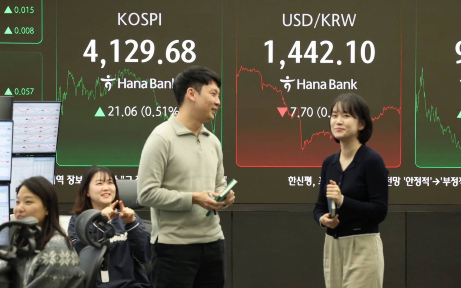 Asian stocks rise, precious metals hit records on Fed rate cut bets