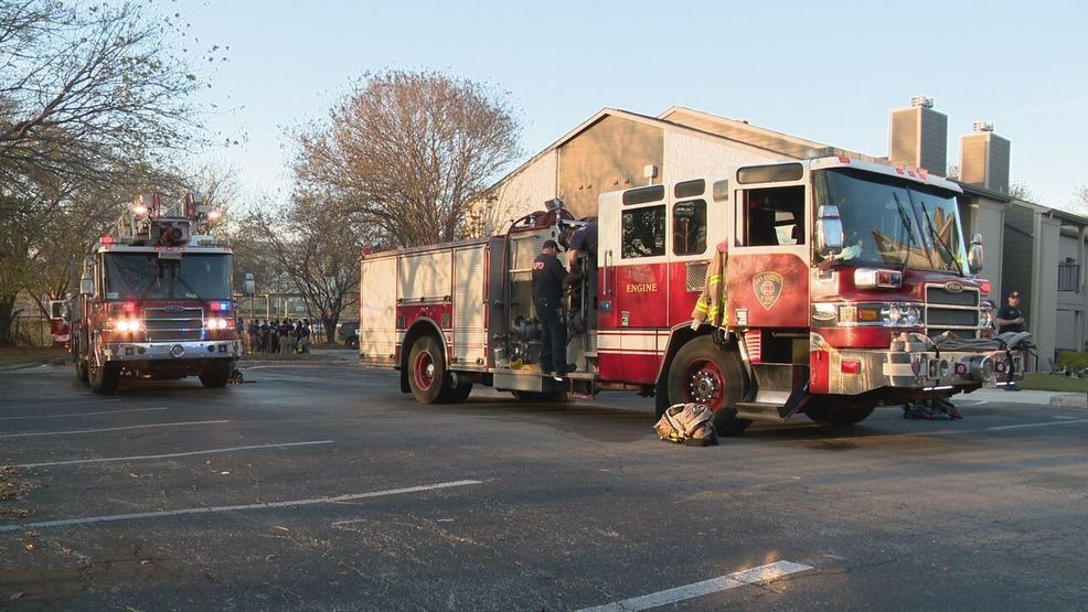 Crews fight back flames at North Side apartment complex after fire ...