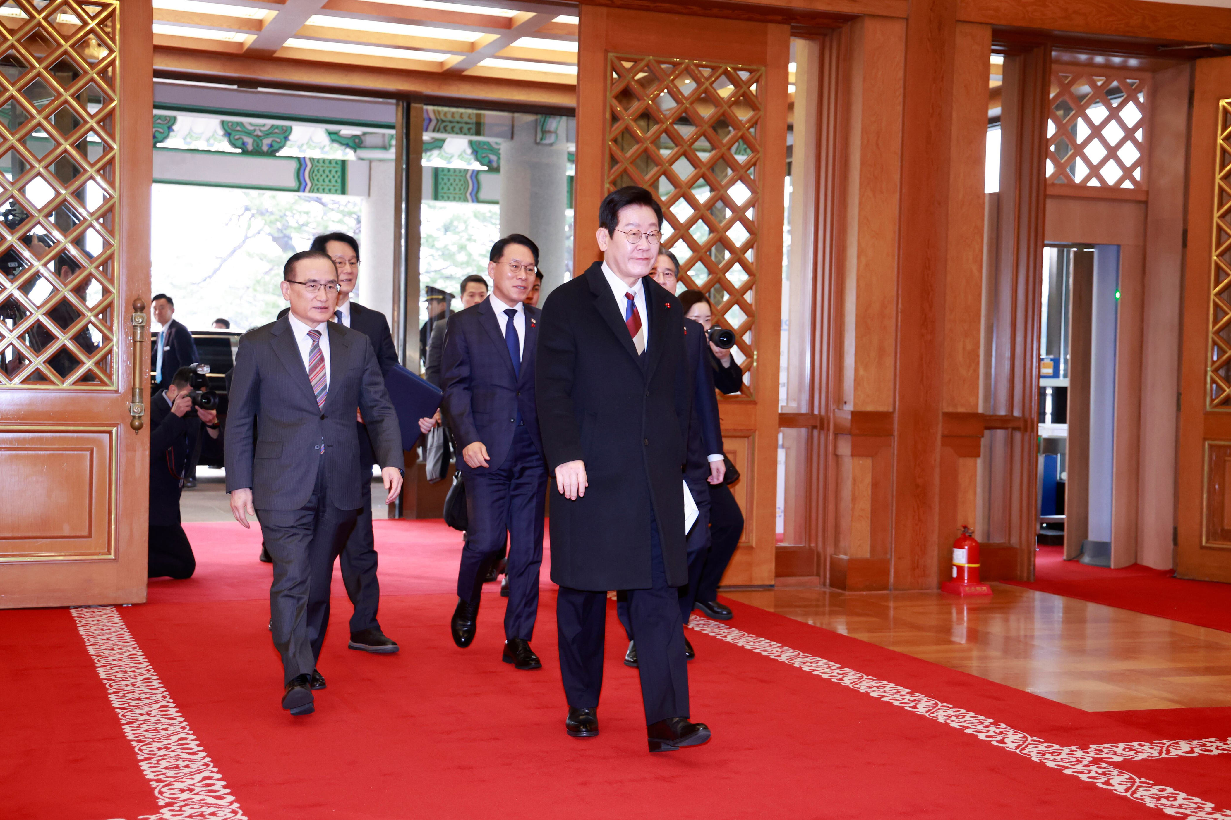 President Lee Jae-myung's Cheong Wa Dae commute after 1,330 days