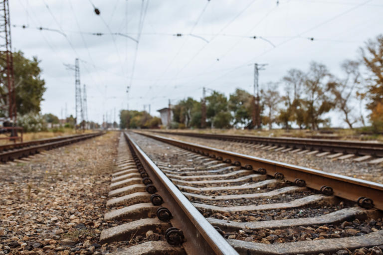 Mega-Sperrung! Auf dieser Bahnlinie fahren einen Monat lang Busse statt ...
