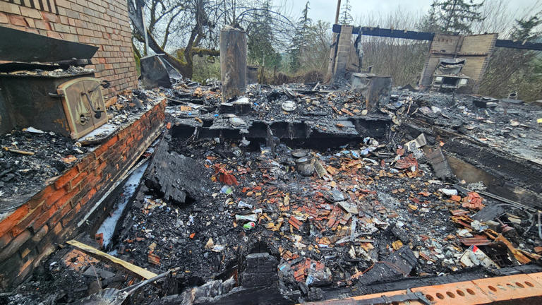 House burns to the ground in Sweet Home