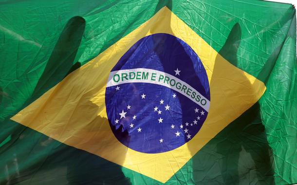 Democracia brasileira em destaque em um mundo rumo à autocratização