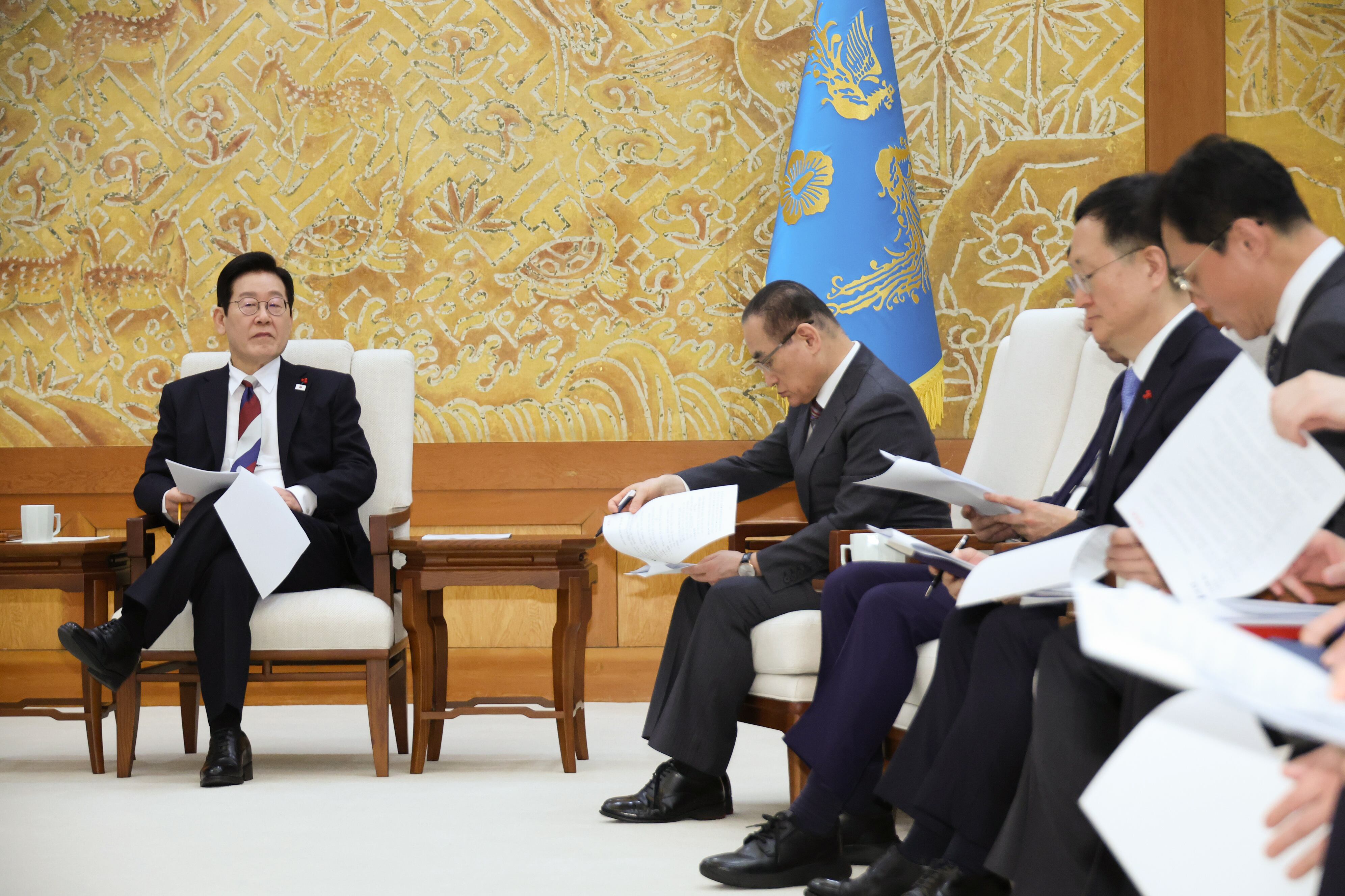 President Lee Jae-myung returns to Cheong Wa Dae after 1,330 days