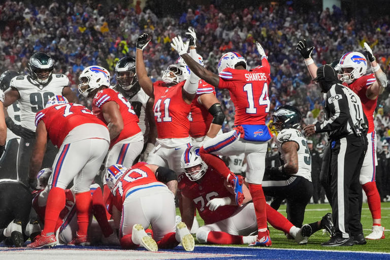 Eagles defeat the Bills 13-12 after Buffalo fails to convert a 2-point ...
