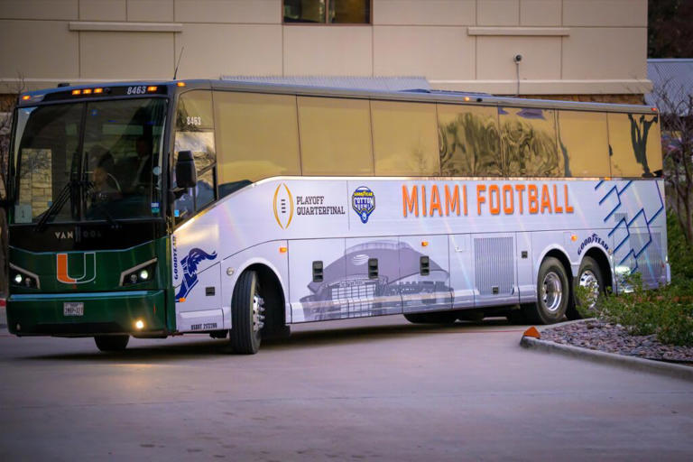 Miami Hurricanes arrive in Dallas: Sights and sounds