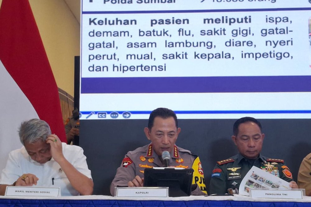 Kapolri terjunkan 10.759 polisi ke wilayah banjir Sumatra, siap tambah ...