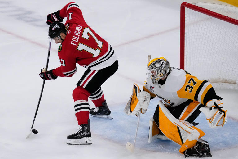 Blackhawks captain Nick Foligno returns with goal against Penguins ...