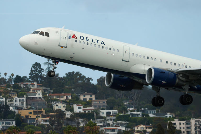 Delta flight makes emergency landing after weird smell