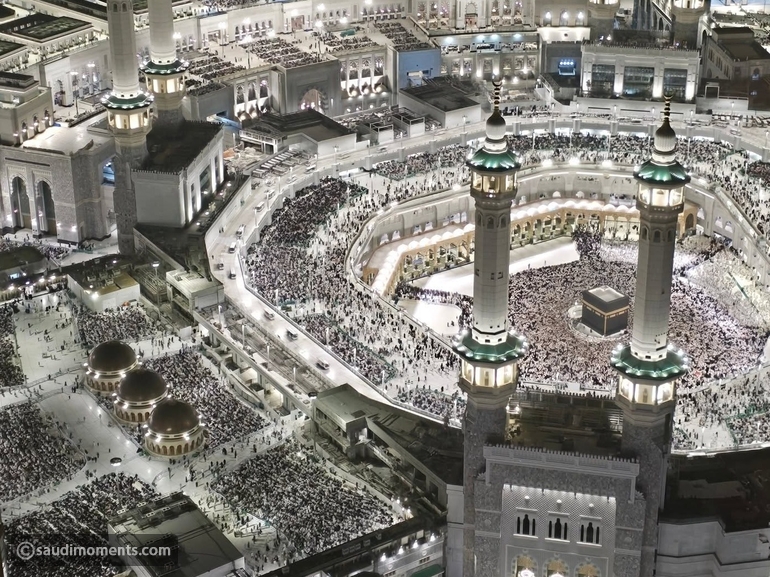 Saudi Hajj Ministry suspends Umrah firm over contract violations