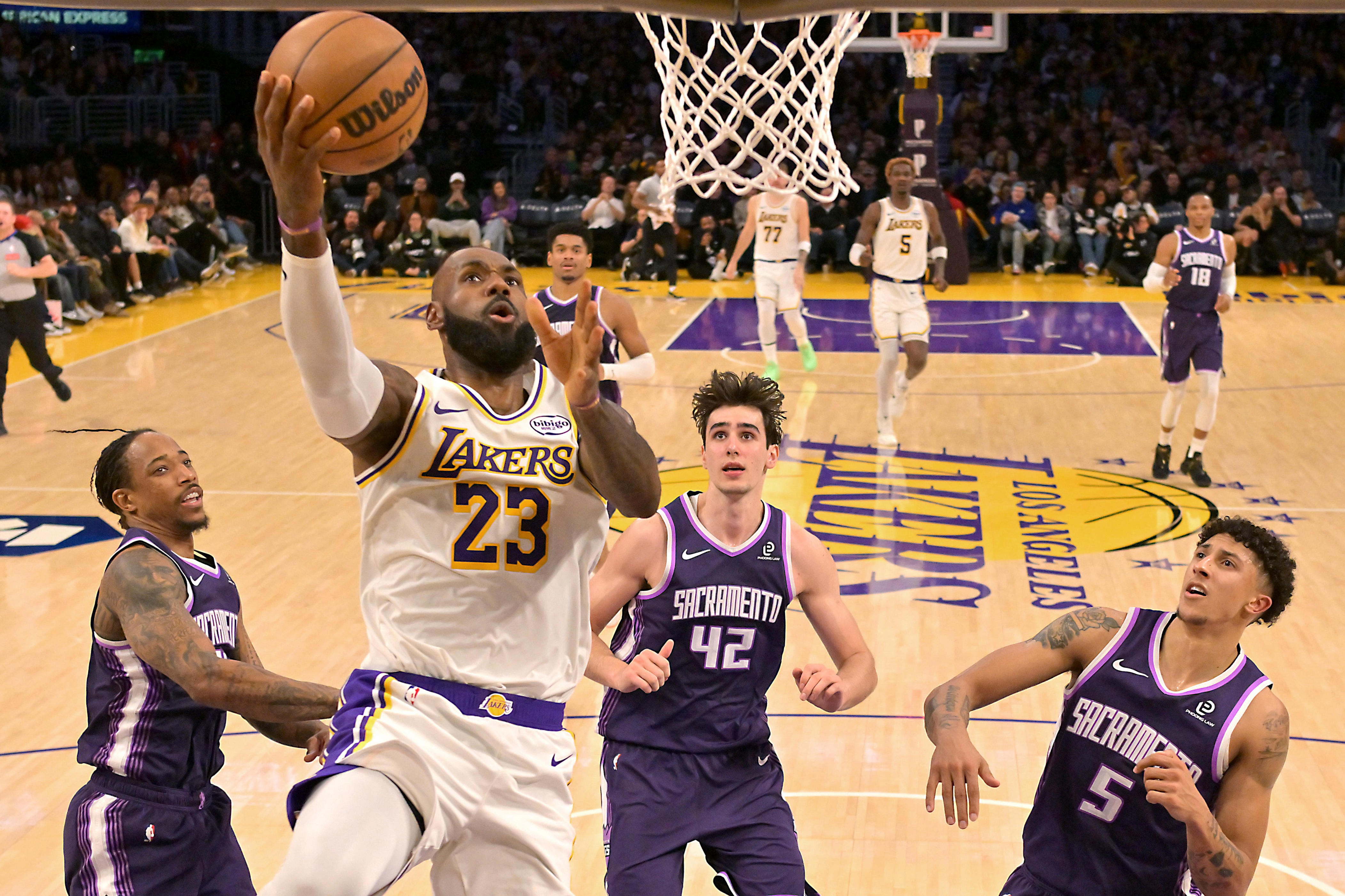 Lakers player grades: LA gets back on track by blowing out Kings