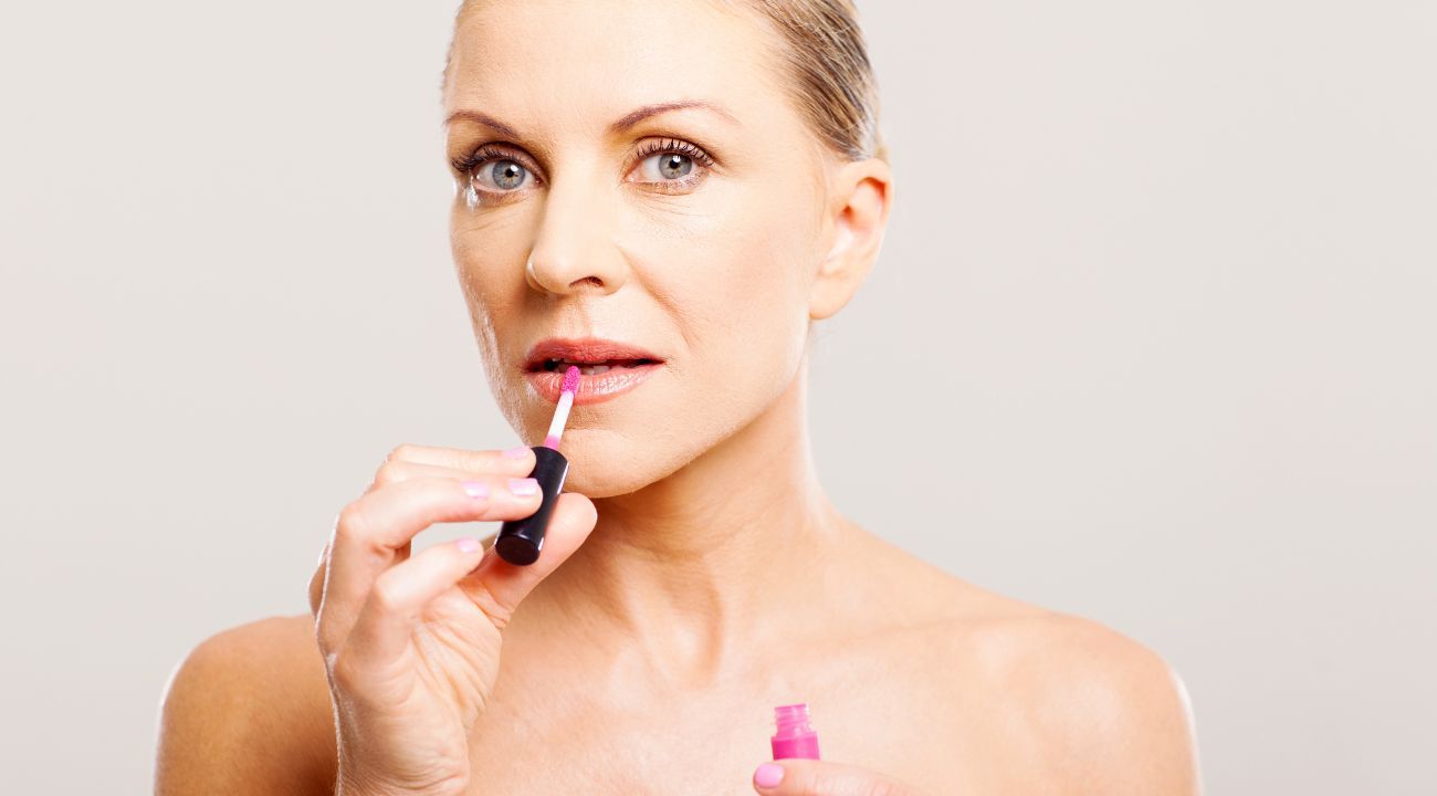 Maquillage après 50 ans : voici les « pires » couleurs de rouge à ...