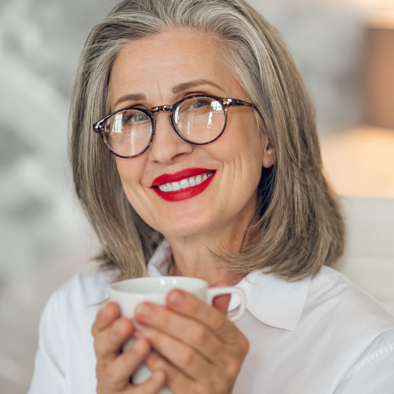 Maquillage après 50 ans : voici les « pires » couleurs de rouge à ...