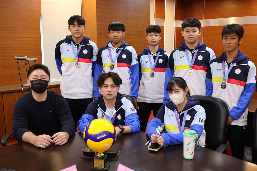 苗栗苑裡高中排球隊7人入選國家隊 勇奪U15世界銀牌