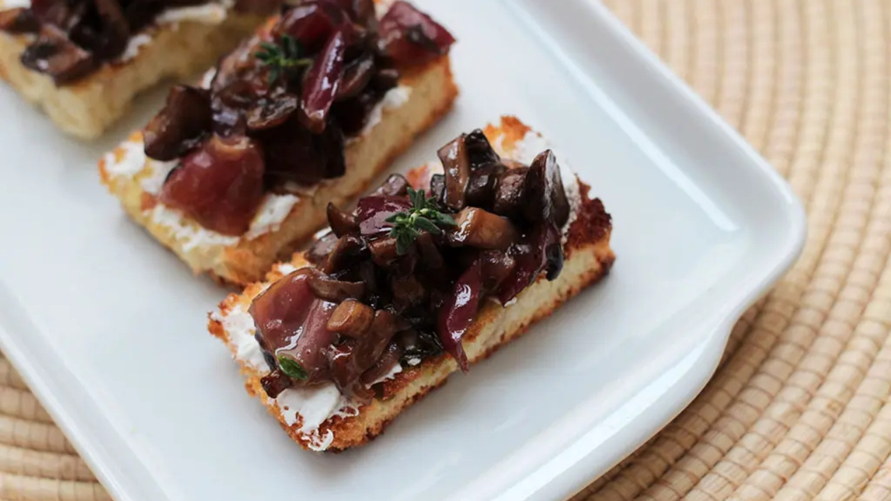 Bruschetta de cogumelos e uva: o petisco perfeito com toque adocicado ...