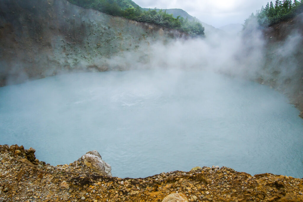 What is Boiling Lake and what lives there?