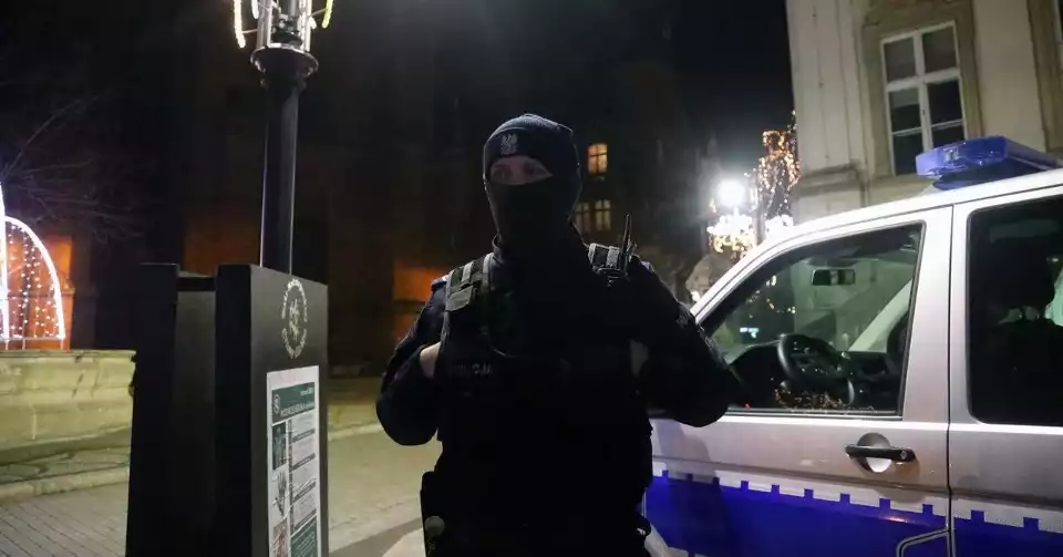 Jedna informacja mogła uratować życie. Policjanci pomogli 49-latkowi w ...