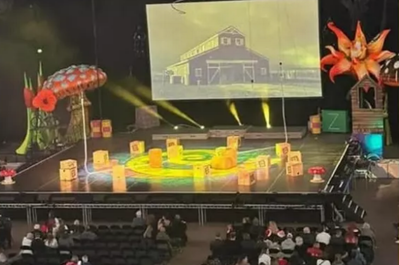 Scottish pantomime dubbed 'Willy Wonka 2.0' as raging families leave ...