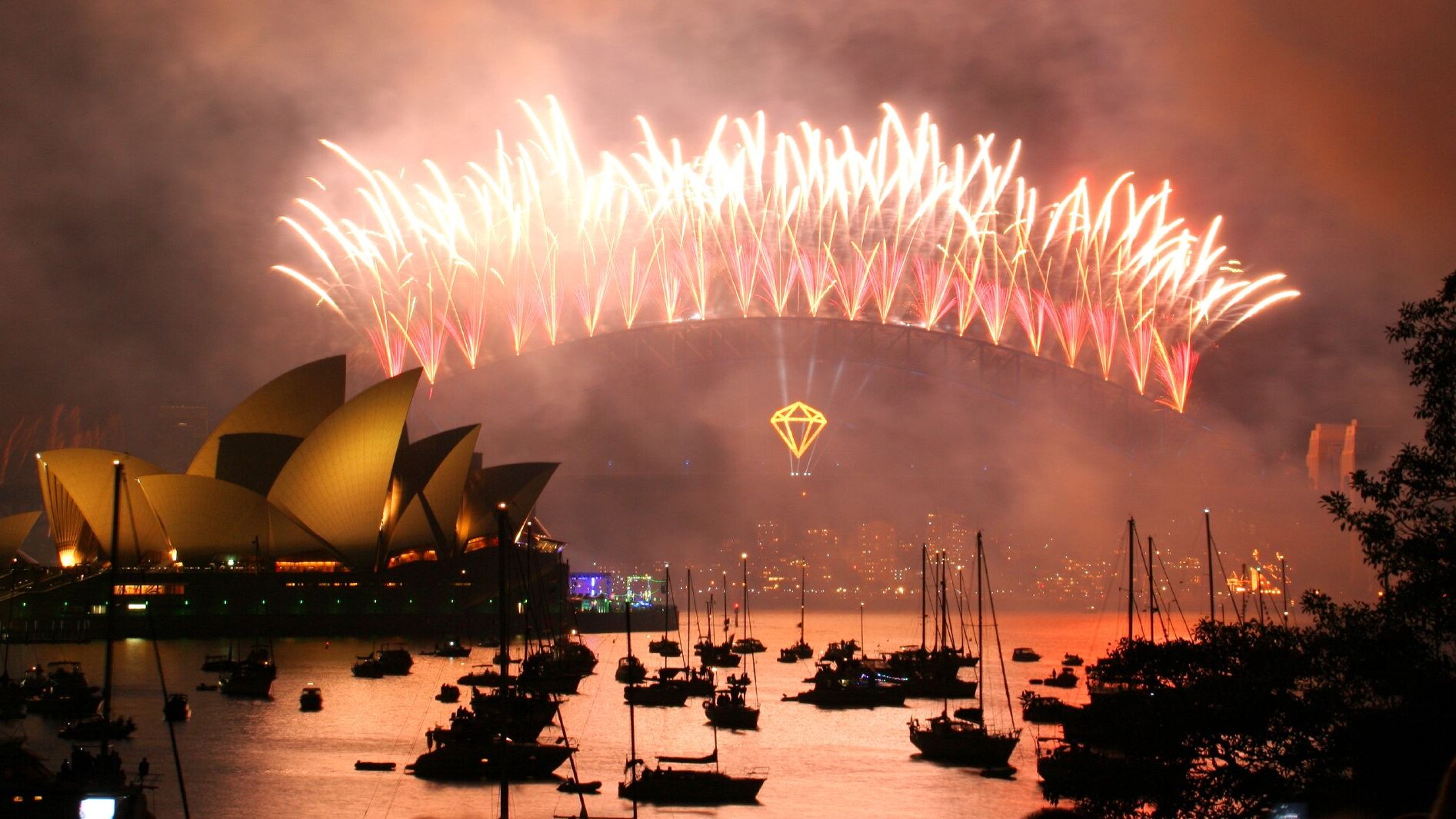 Menorah to light up Sydney Harbour Bridge on New Year's Eve after open ...
