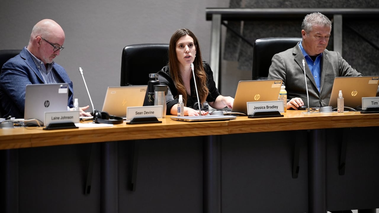 City manager’s emails scarce on details on how 5-day return to office ...