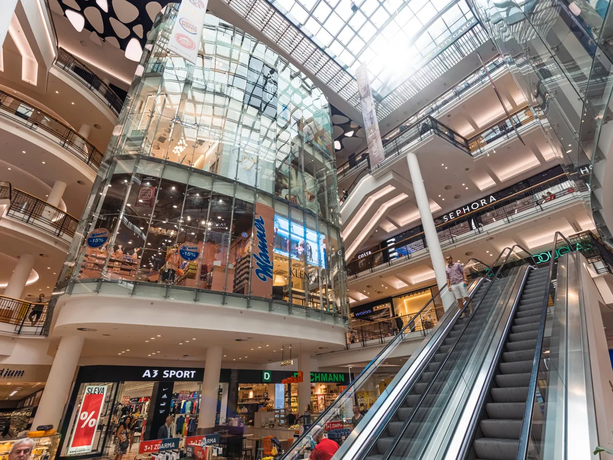 Provoz většiny obchodů bude na Silvestra omezen, na Nový rok řetězce ...