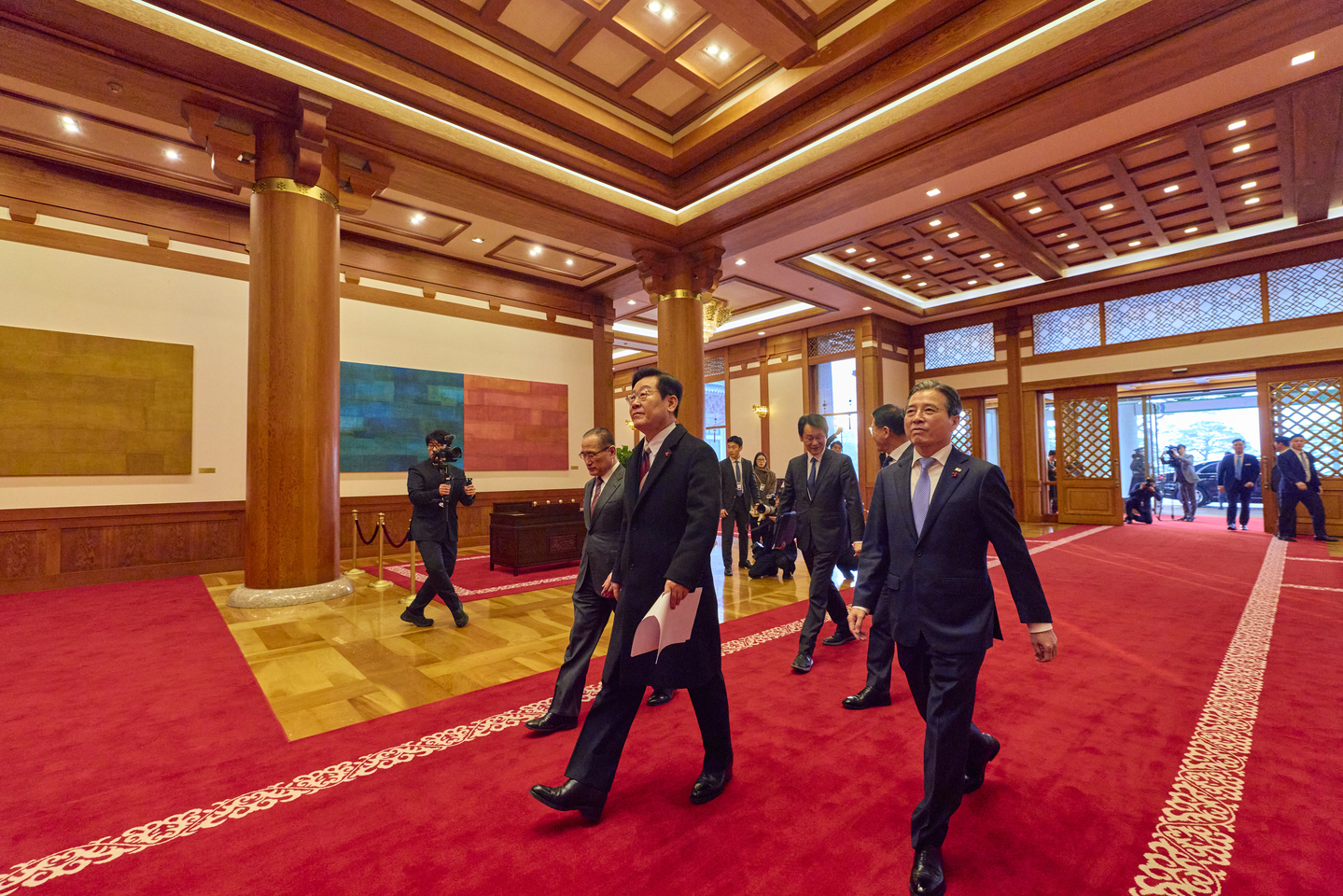 President Lee returns to Blue House in 'symbol of recovery and ...