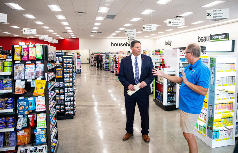 Fort Myers Beach Vice Mayor Jim Atterholt to resign by end of year