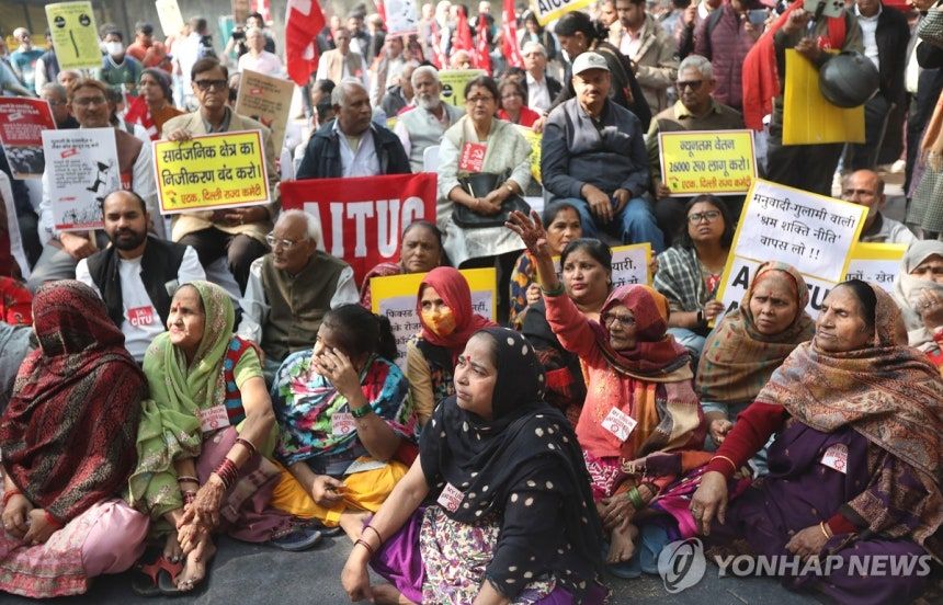 하루 9900원 임시직… 100명 뽑는데 3000명 넘게 지원했다