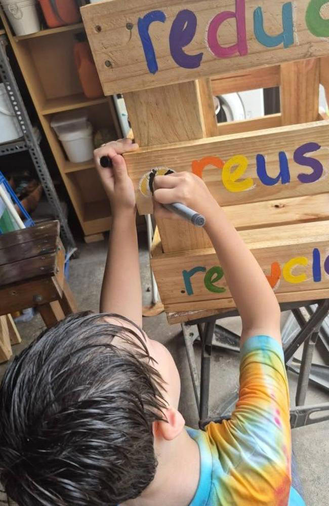 Heartfelt bee tribute for youngest Bondi victim