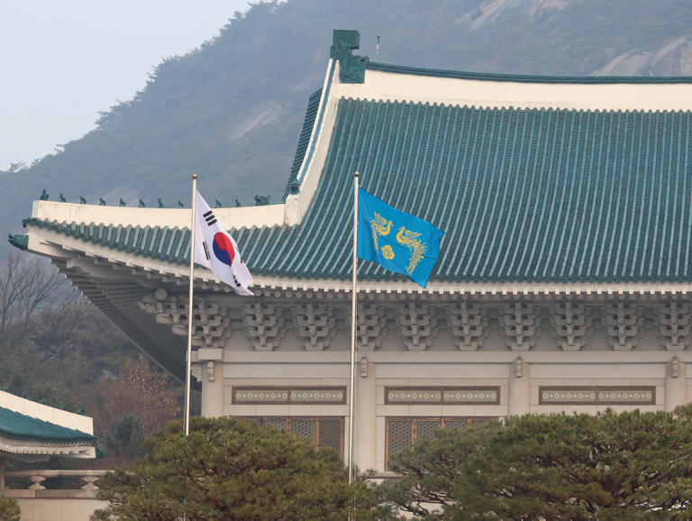 President Lee returns to Blue House in 'symbol of recovery and ...