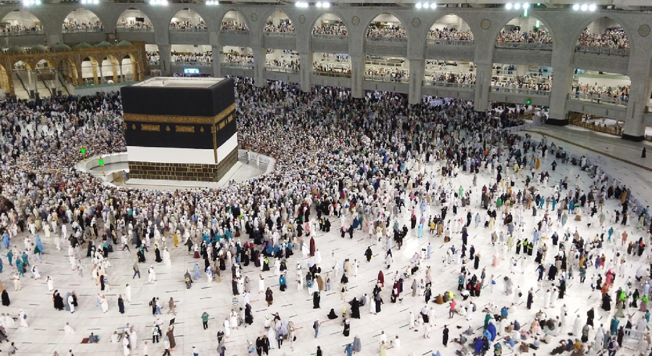 Saudi Arabia suspends Umrah company after pilgrims arrive without ...