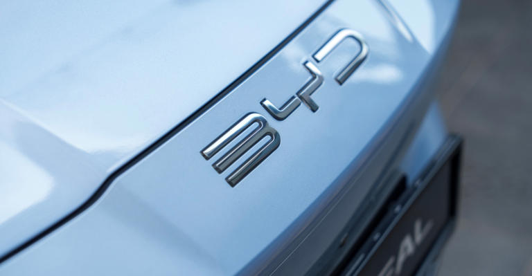 BYD når vill milepæl: Hver femte elbil i verden kommer fra samme produsent