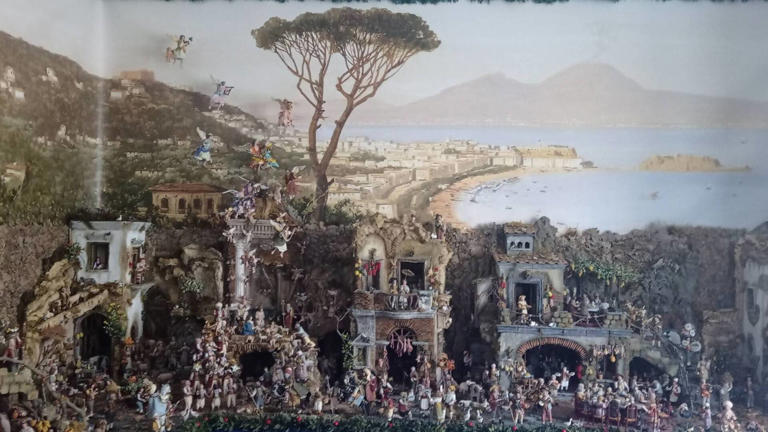 #iltourdeipresepi: La natività di nonno Tito si affaccia sul Vesuvio