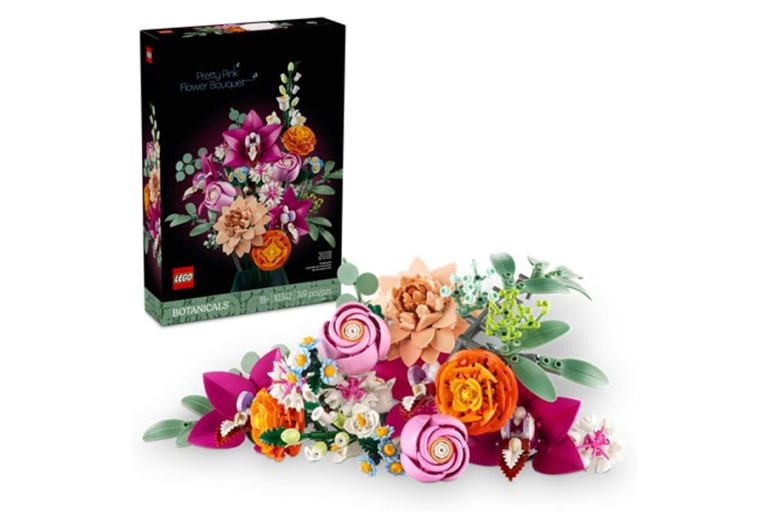 These Lego flowers make a 'stunningly realistic' bouquet that shoppers ...