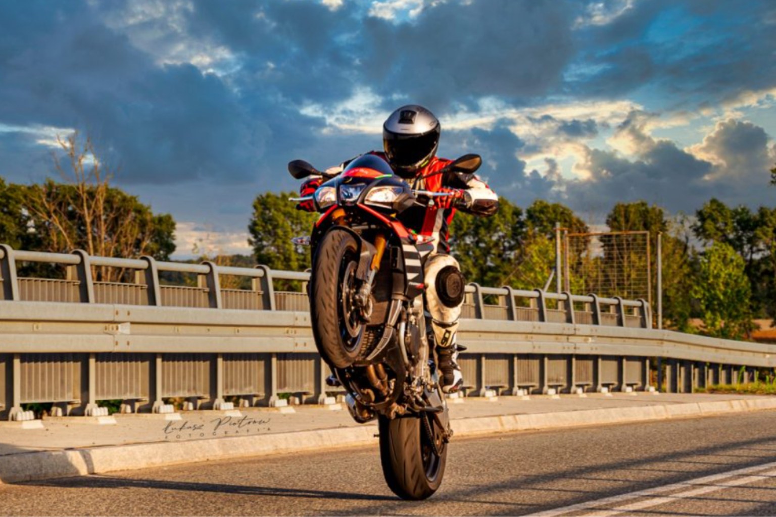 5 tys. zł i utrata prawa jazdy za wheelie. Nowa kara dla motocyklistów