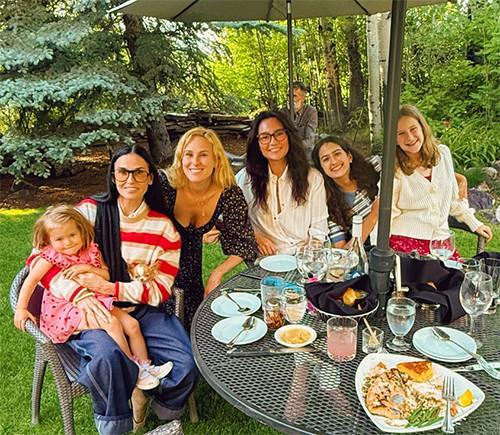 Bir zamanlar ne mutlu bir aileydik biz. Artık bayramlarımız bile elem dolu