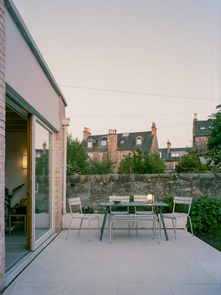 Pend adds curved brick extension to Victorian house in Edinburgh