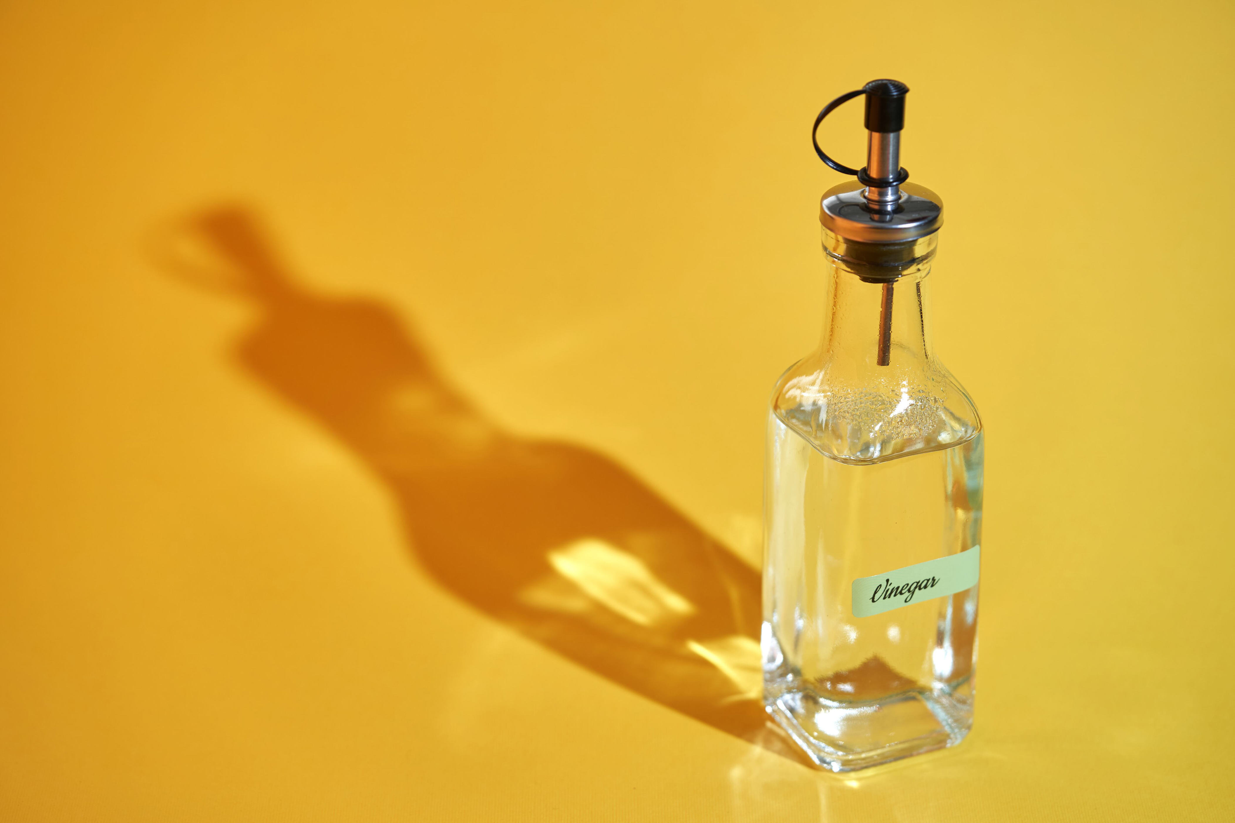 Se recomienda a los jardineros rociar sus patios con vinagre: estos ...