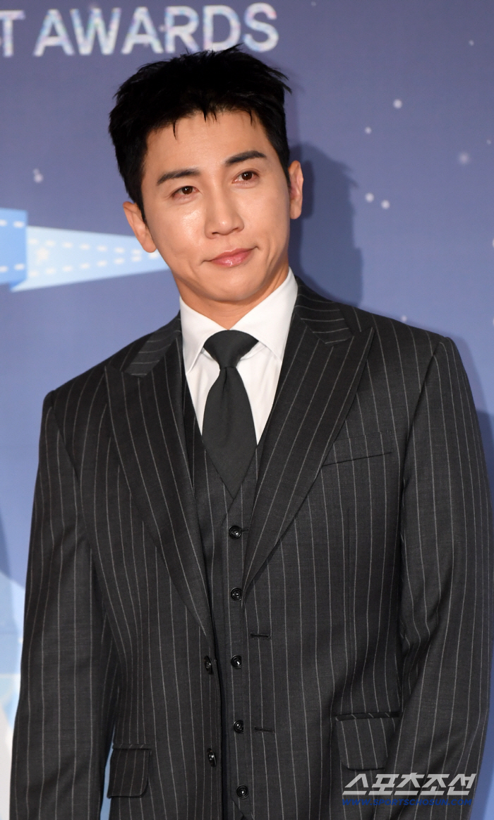 Yoo Seyoon's deep eyes