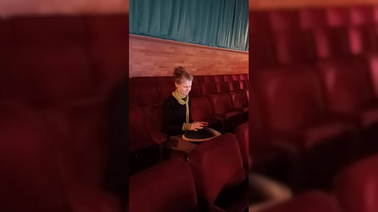 Video: Birte Bernstein erzählt Geschichten für Gehörlose