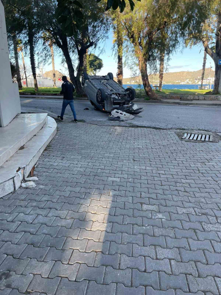 Bodrum’da takla atan araçtan burnu bile kanamadı çıktı