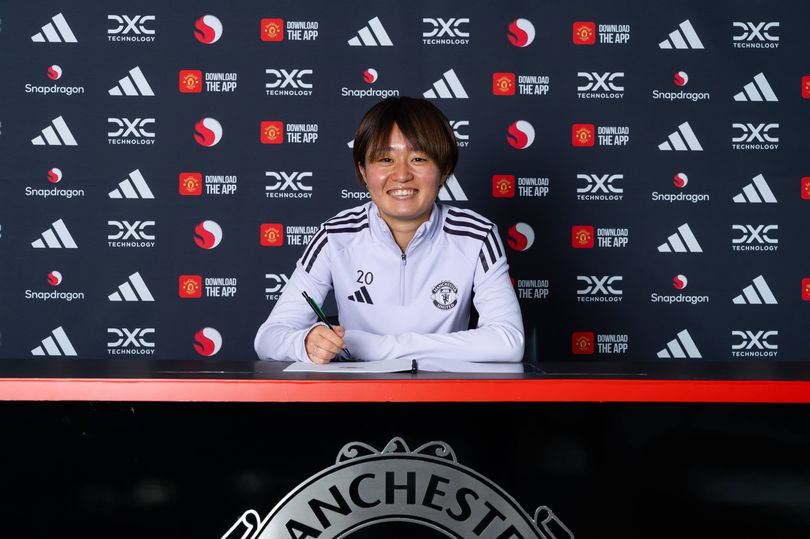 Man United news as star signs new deal and Joshua Zirkzee transfer decided