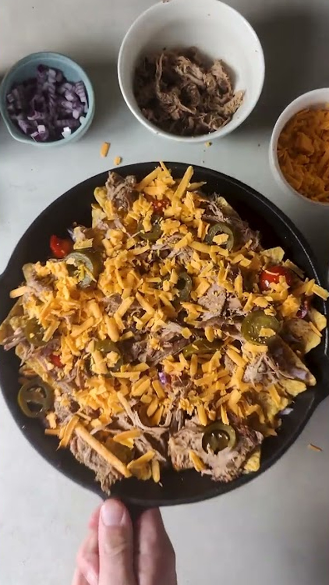 Heerlijke pulled pork nacho’s met room en guacamole