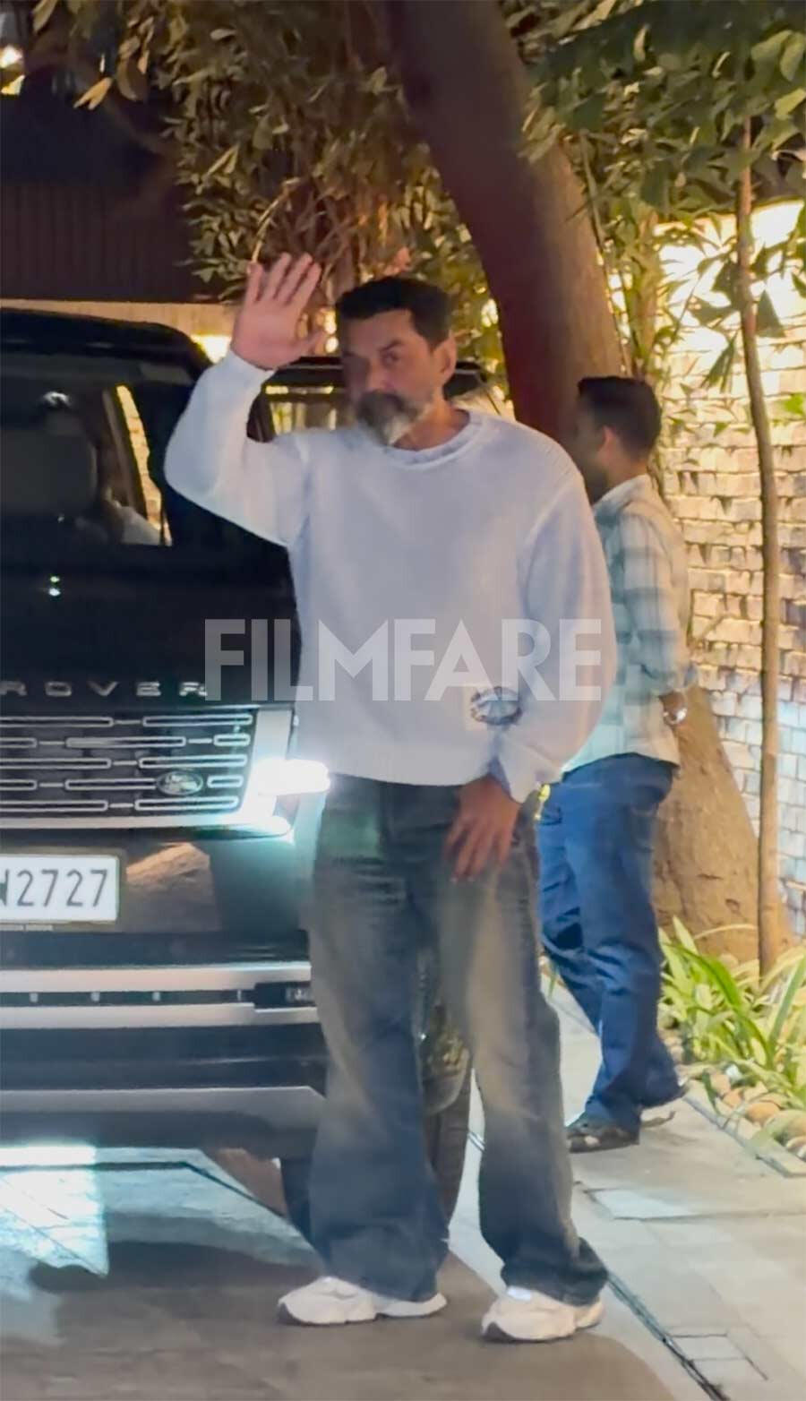 Photos: Bobby Deol interacts with paparazzi as he arrives with family ...