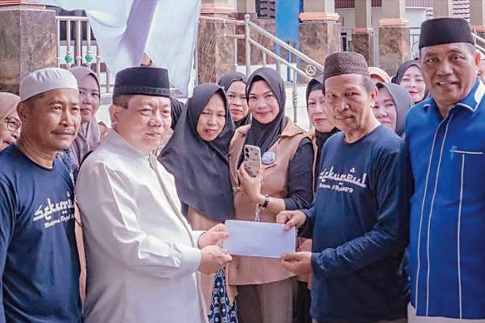 Bupati Kapuas serahkan bantuan untuk 37 rest area