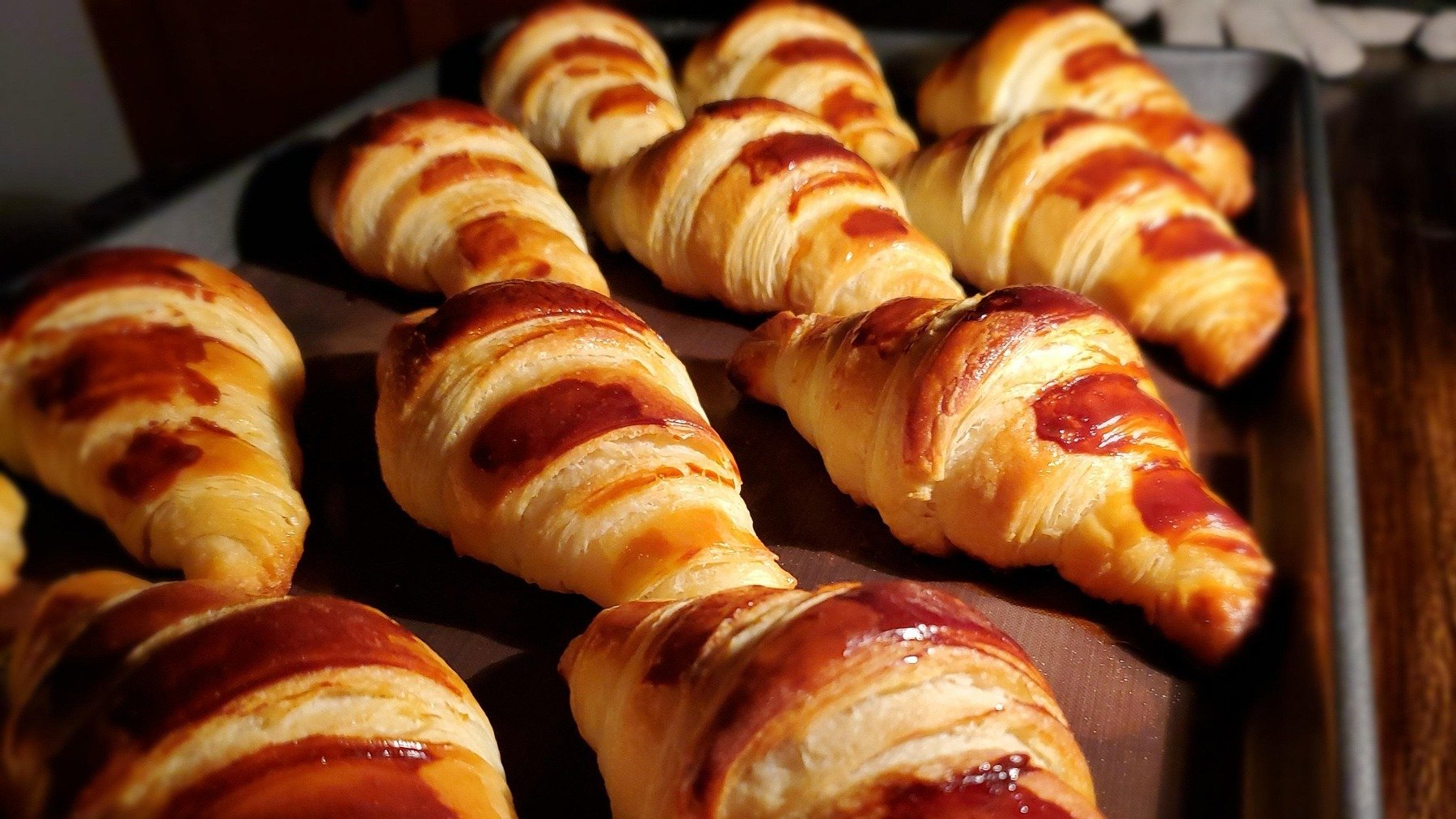 ¿Cómo se escribe en español, «croissant», «cruasán» o «curasán»? La RAE ...